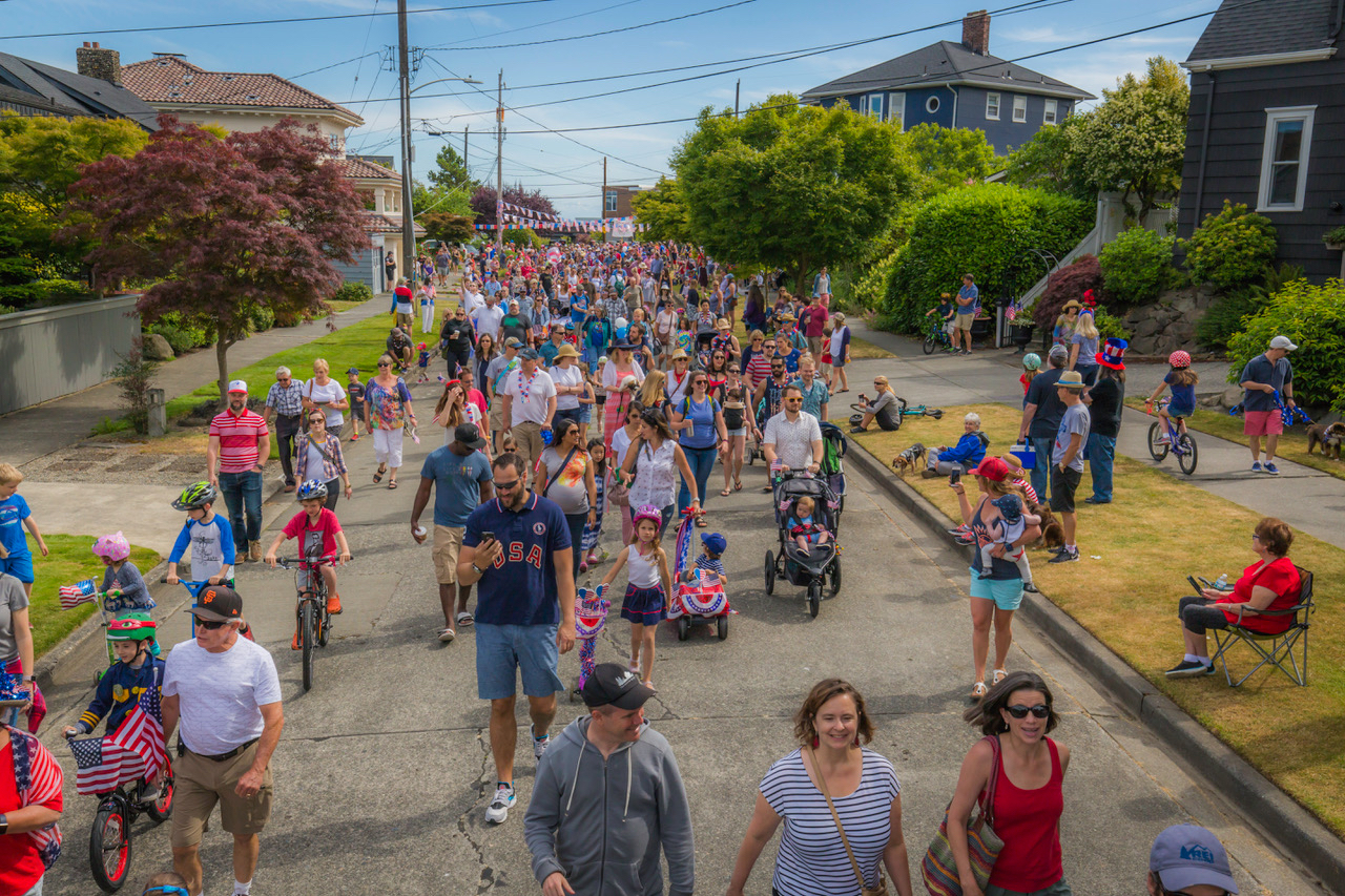 Fourth of July children's parade show's kids spirit, parents patriotism ...